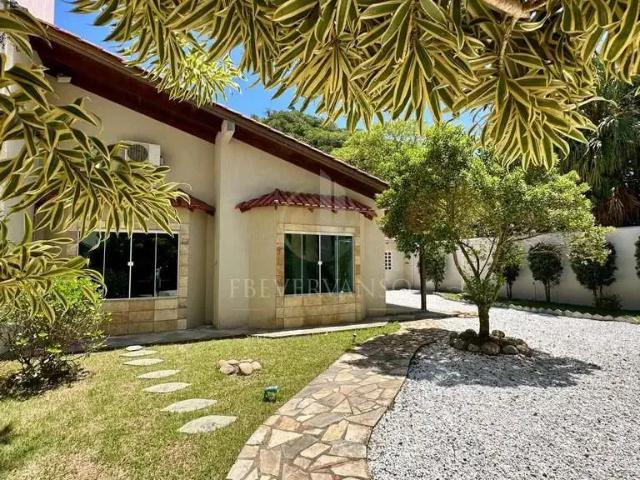 Conj. Comercial / Sala para Locação em Guaratuba/PR Centro 3 Quartos
