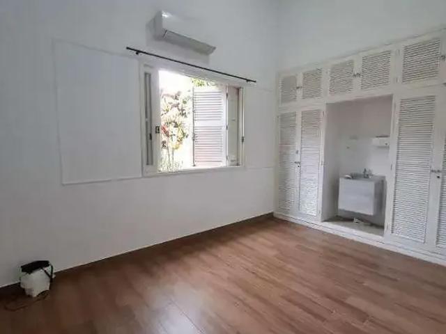 Conj. Comercial / Sala para Locação em Itanhaém/SP Centro