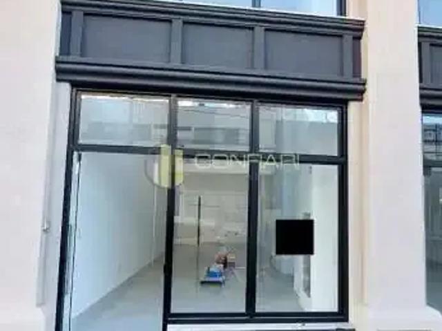 Conj. Comercial / Sala para Locação em Itapema/SC Centro