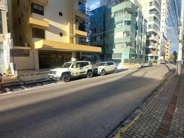 Conj. Comercial / Sala para Locação em Itapema/SC Centro