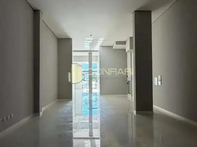 Conj. Comercial / Sala para Locação em Itapema/SC Centro