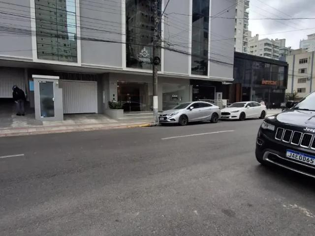 Conj. Comercial / Sala para Locação em Itapema/SC Meia Praia