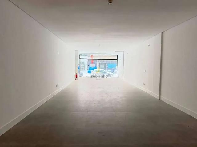Conj. Comercial / Sala para Locação em Itapema/SC Meia Praia