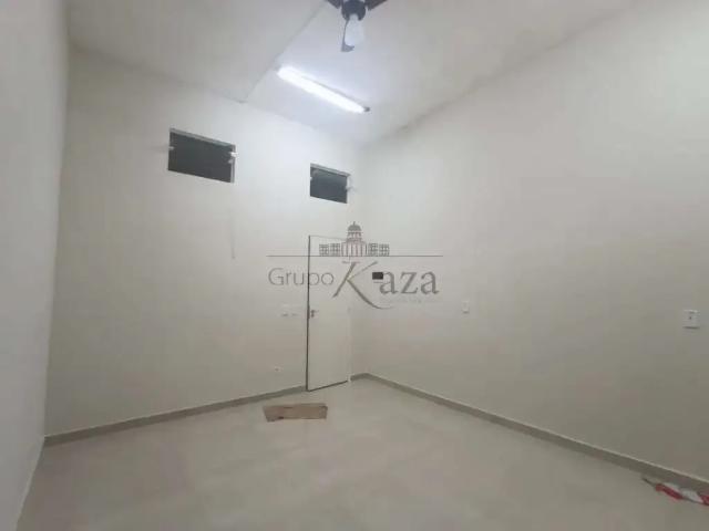 Conj. Comercial / Sala para Locação em Jacareí/SP Bairro do Colonia