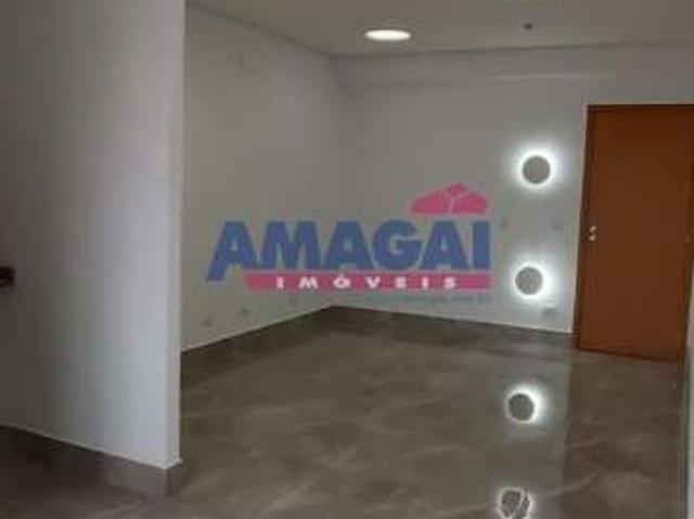Conj. Comercial / Sala para Locação em Jacareí/SP Centro
