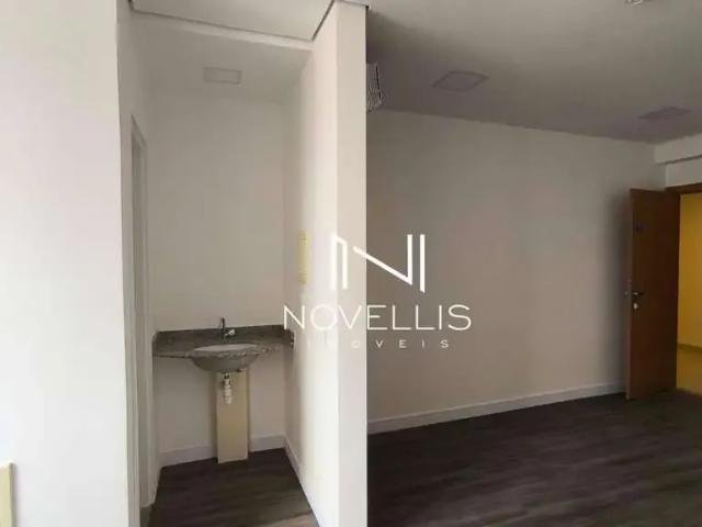 Conj. Comercial / Sala para Locação em Jacareí/SP Centro