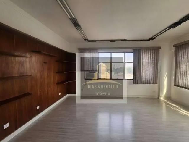 Conj. Comercial / Sala para Locação em Jacareí/SP Centro