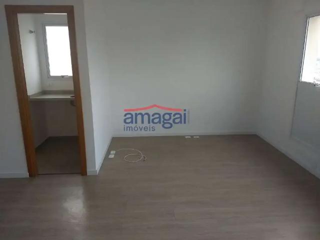 Conj. Comercial / Sala para Locação em Jacareí/SP Centro