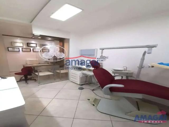 Conj. Comercial / Sala para Locação em Jacareí/SP Centro