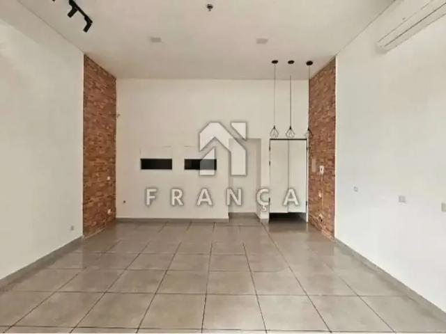 Conj. Comercial / Sala para Locação em Jacareí/SP Centro