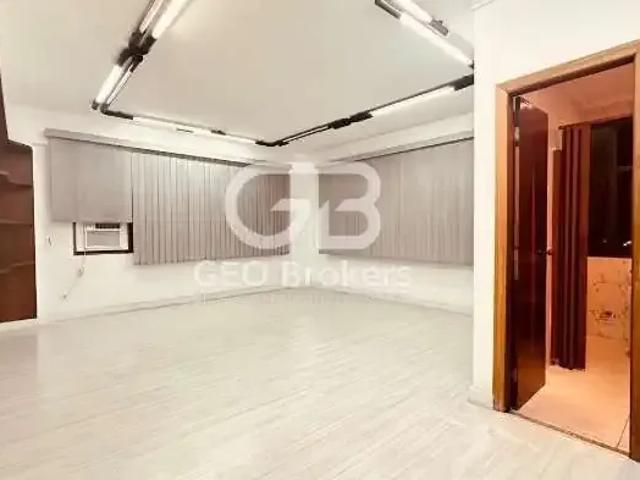Conj. Comercial / Sala para Locação em Jacareí/SP Centro