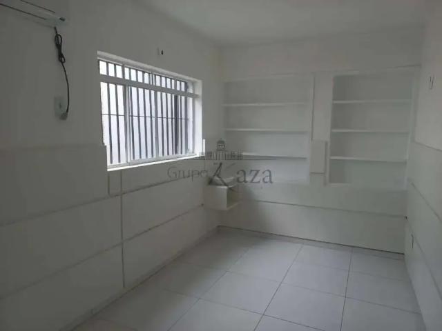 Conj. Comercial / Sala para Locação em Jacareí/SP Centro