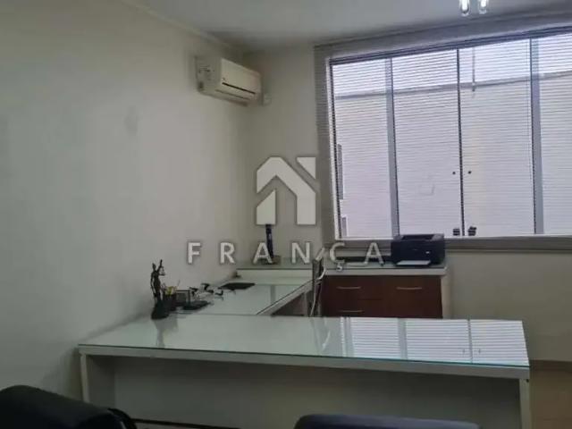 Conj. Comercial / Sala para Locação em Jacareí/SP Centro