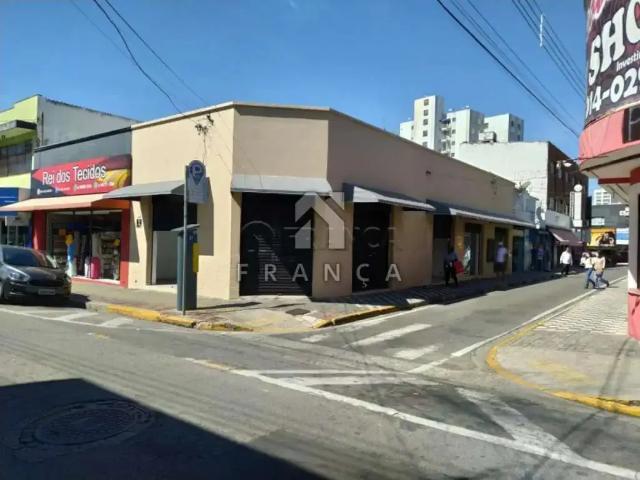 Conj. Comercial / Sala para Locação em Jacareí/SP Centro