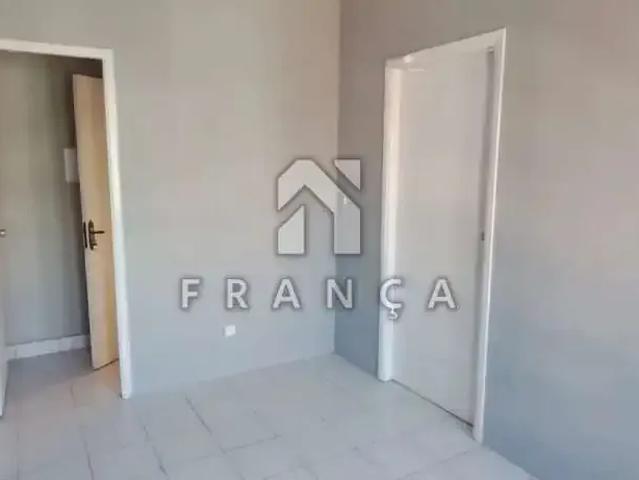 Conj. Comercial / Sala para Locação em Jacareí/SP Centro