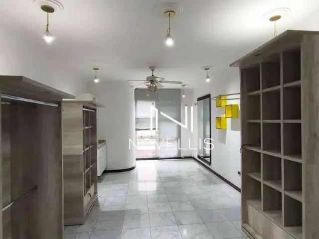Conj. Comercial / Sala para Locação em Jacareí/SP Centro
