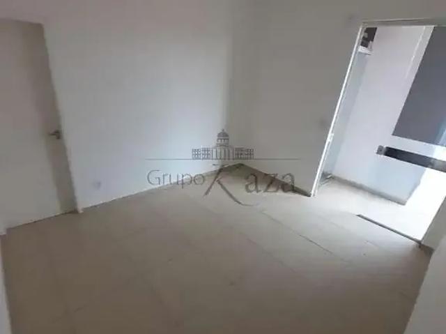 Conj. Comercial / Sala para Locação em Jacareí/SP Centro
