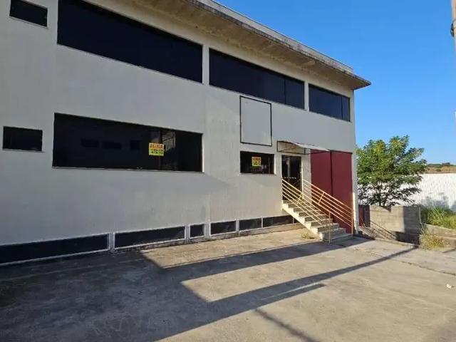 Conj. Comercial / Sala para Locação em Jacareí/SP Jardim Califórnia