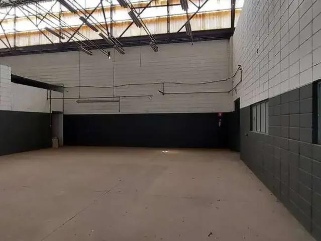 Conj. Comercial / Sala para Locação em Jacareí/SP Jardim Califórnia