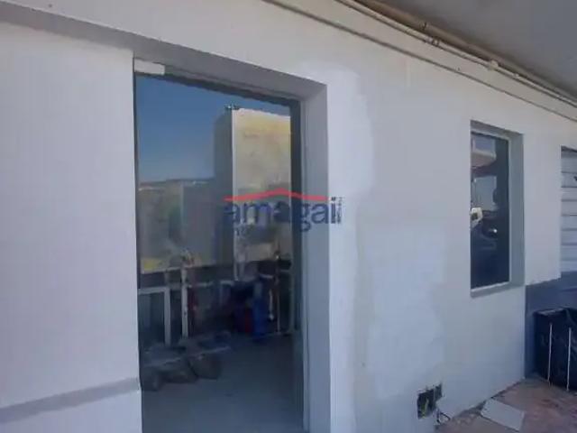 Conj. Comercial / Sala para Locação em Jacareí/SP Jardim Califórnia