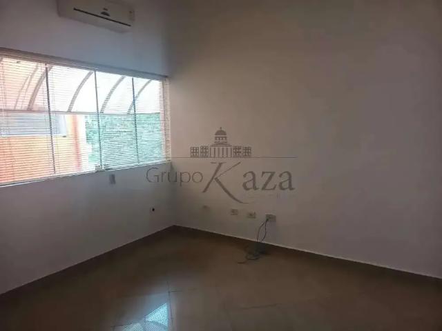 Conj. Comercial / Sala para Locação em Jacareí/SP Jardim Mesquita