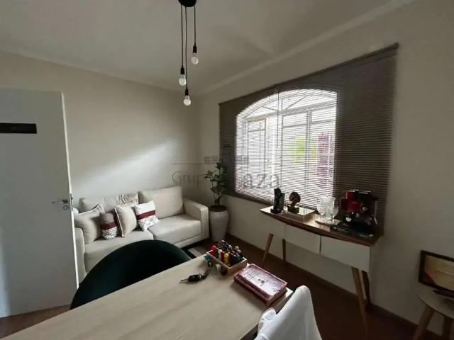 Conj. Comercial / Sala para Locação em Jacareí/SP São João