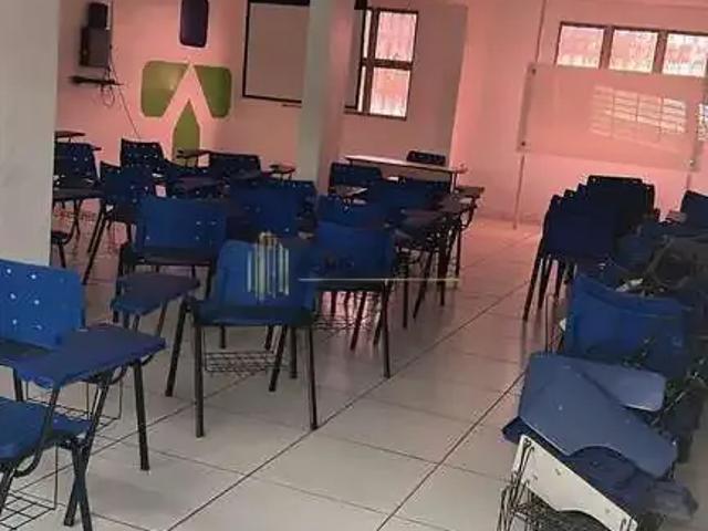 Conj. Comercial / Sala para Locação em Jandira/SP Centro