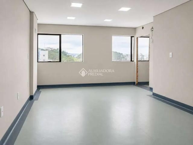 Conj. Comercial / Sala para Locação em Joinville/SC Centro
