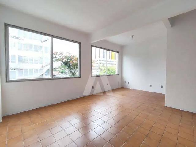 Conj. Comercial / Sala para Locação em Joinville/SC Centro