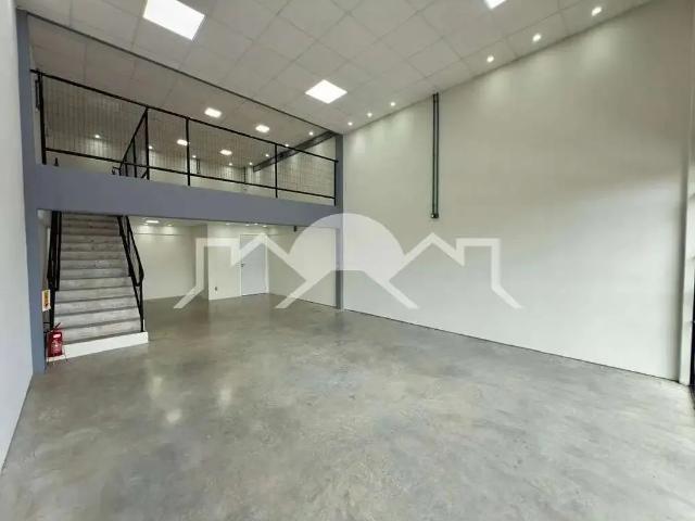Conj. Comercial / Sala para Locação em Joinville/SC Floresta