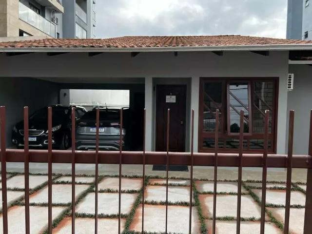 Conj. Comercial / Sala para Locação em Joinville/SC Santo Antônio 3 Quartos