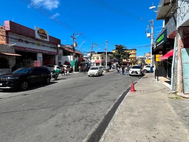 Conj. Comercial / Sala para Locação em Lauro de Freitas/BA Centro