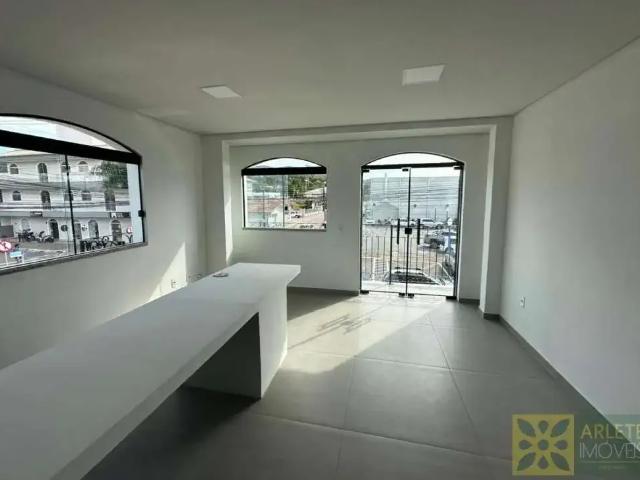 Conj. Comercial / Sala para Locação em Porto Belo/SC Centro