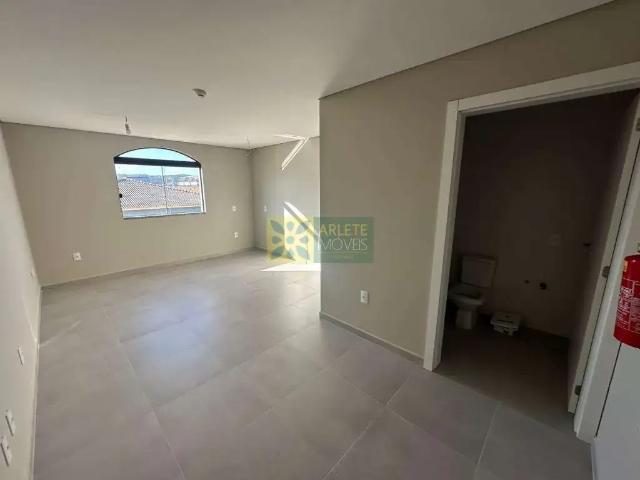 Conj. Comercial / Sala para Locação em Porto Belo/SC Centro