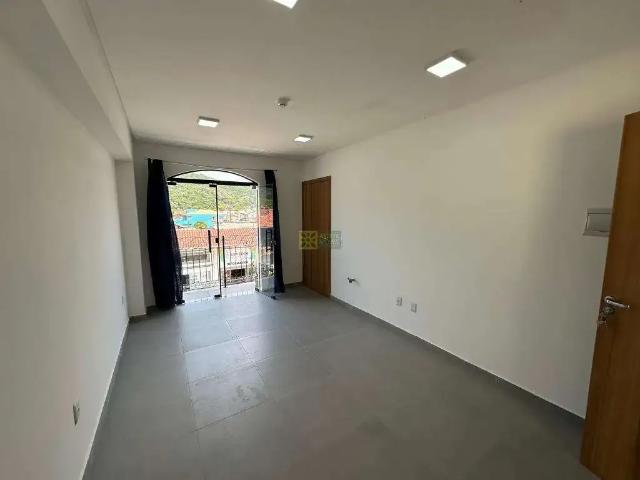 Conj. Comercial / Sala para Locação em Porto Belo/SC Centro