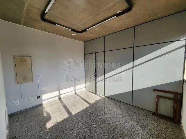 Conj. Comercial / Sala para Locação em São José do Rio Preto/SP Centro 4 Quartos