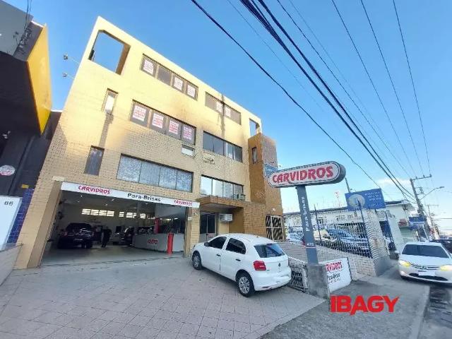 Conj. Comercial / Sala para Locação em São José/SC Campinas
