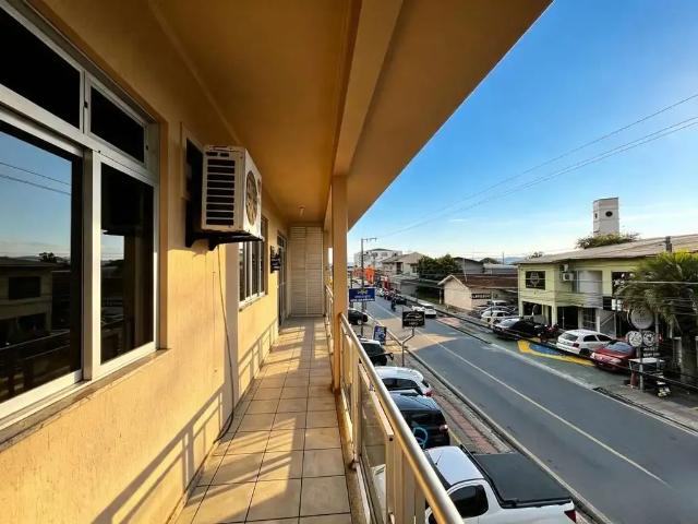 Conj. Comercial / Sala para Locação em São José/SC Areias