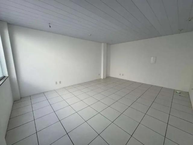 Conj. Comercial / Sala para Locação em São José/SC Kobrasol