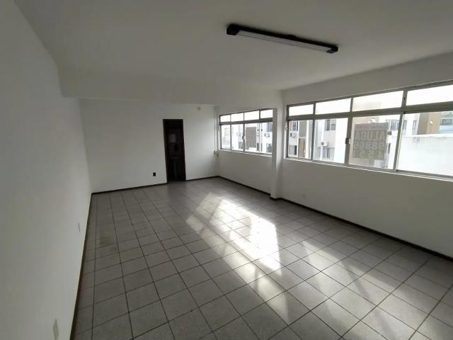 Conj. Comercial / Sala para Locação em São José/SC Kobrasol