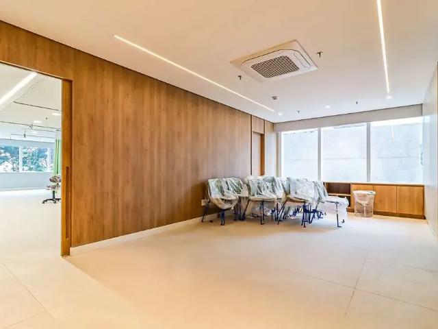 Conj. Comercial / Sala para Locação em São Paulo/SP Liberdade
