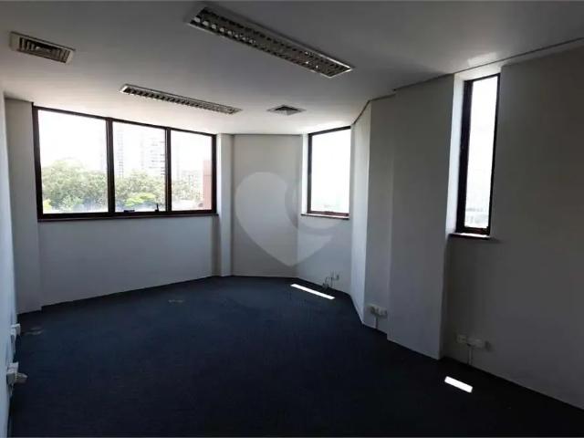 Conj. Comercial / Sala para Locação em São Paulo/SP Real Parque