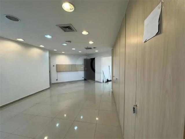 Conj. Comercial / Sala para Locação em São Paulo/SP Santana