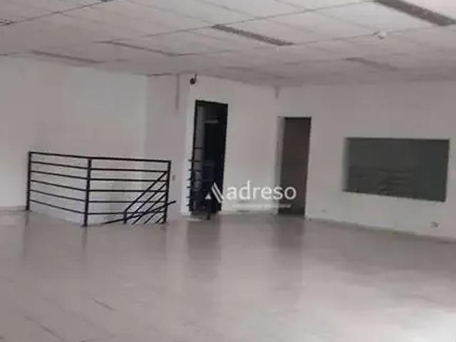 Conj. Comercial / Sala para Locação em São Roque/SP Centro