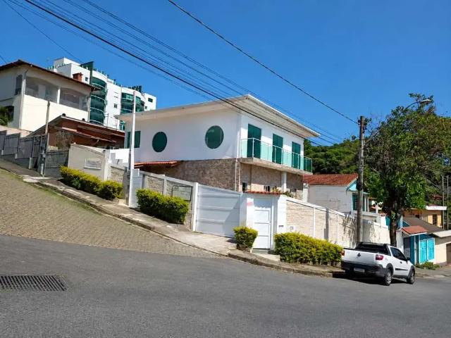 Conj. Comercial / Sala para Locação em São Roque/SP Centro