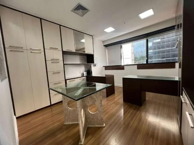 Conj. Comercial / Sala para Locação em Salvador/BA Paralela