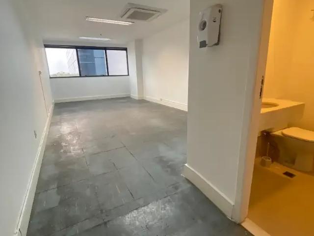 Conj. Comercial / Sala para Locação em Salvador/BA Paralela