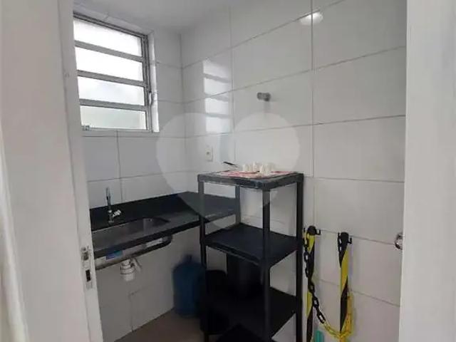 Conj. Comercial / Sala para Locação em Santos/SP Centro