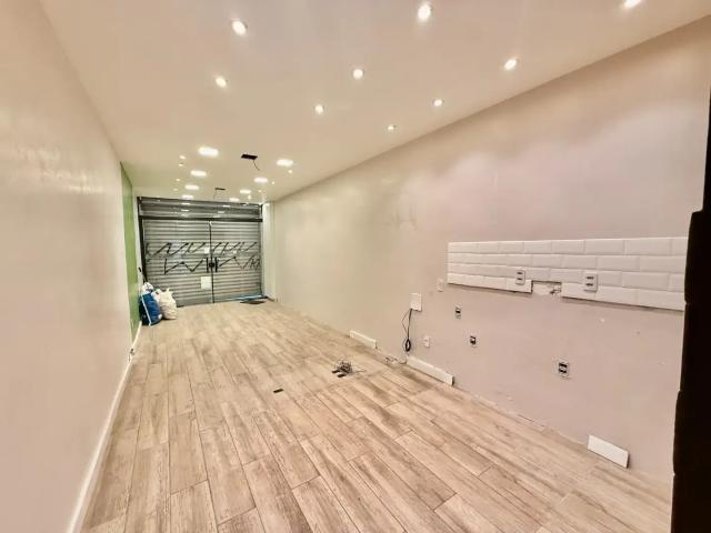 Conj. Comercial / Sala para Locação em Santos/SP Embaré