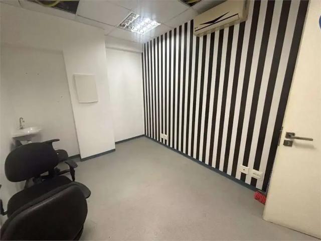 Conj. Comercial / Sala para Locação em Santos/SP Estuário